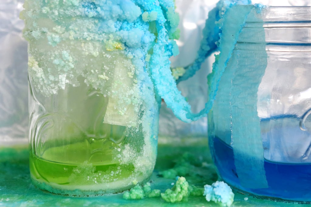 Create Baking-Soda Crystal Caves