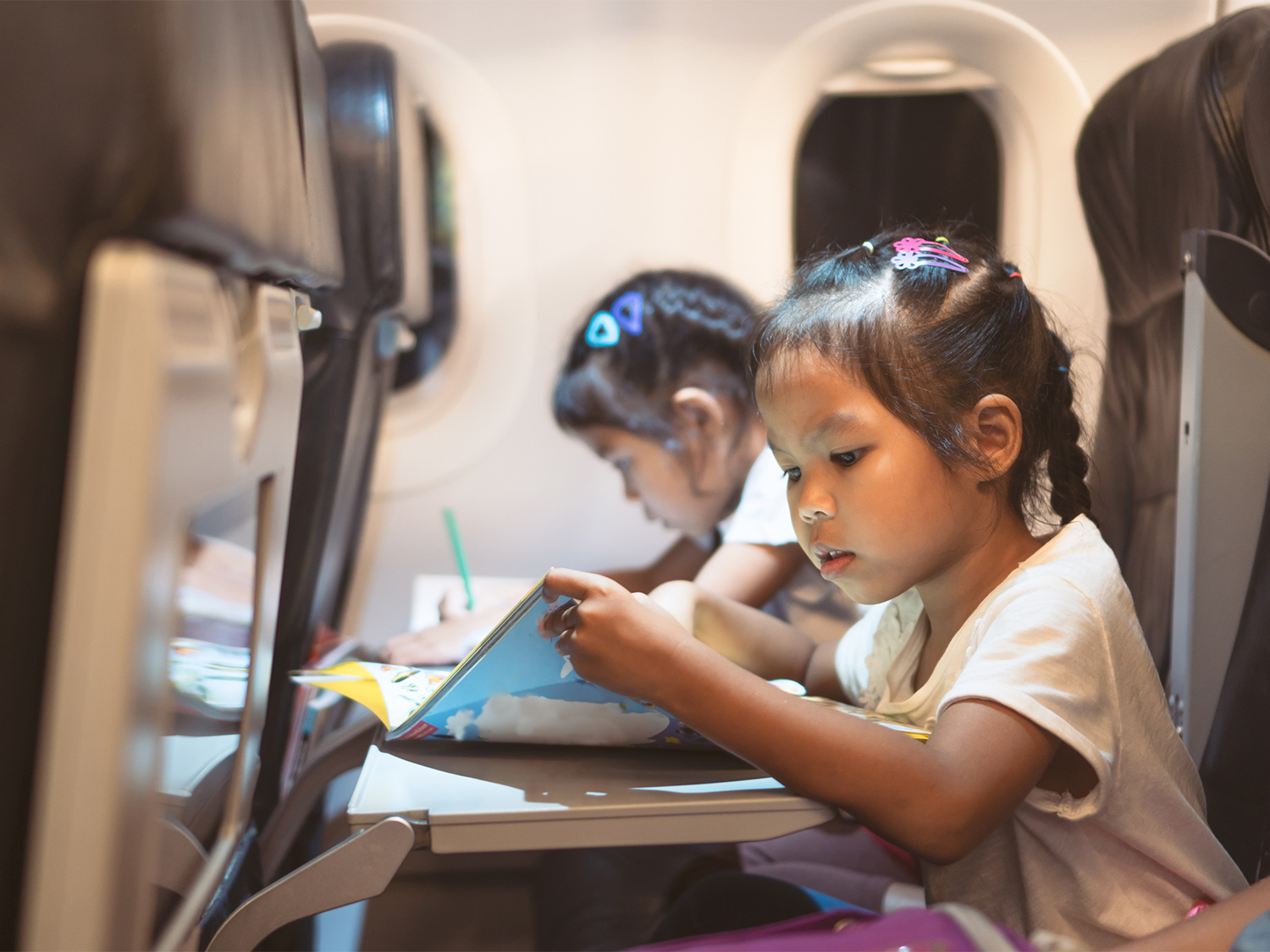 5 Best Ways to Entertain Kids on a Plane