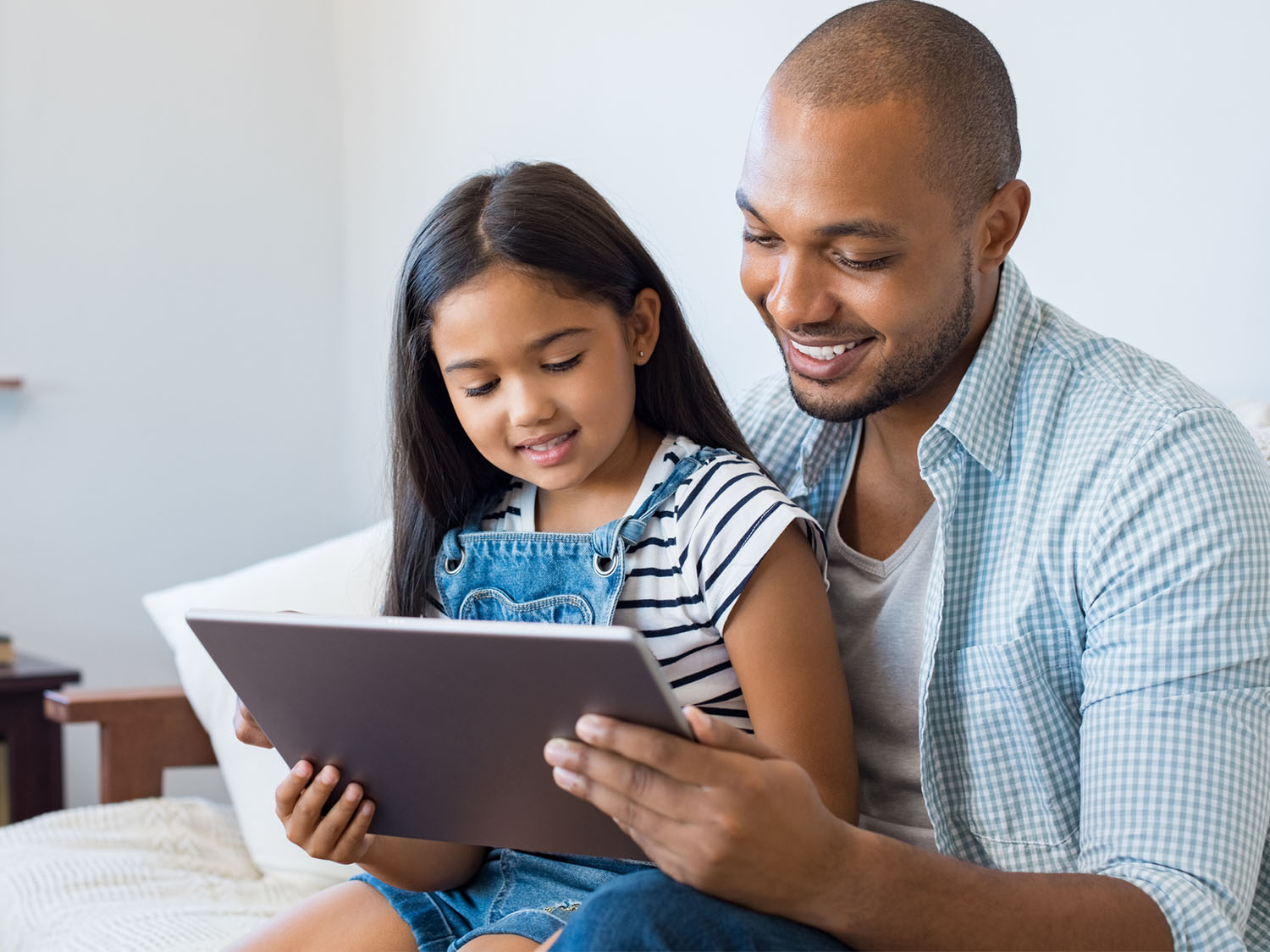 When Screen Time Encourages Reading Time