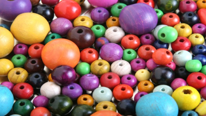 Super-Size Stringing Beads